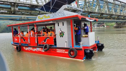 Bupati Banyumas Uji Coba Kapal Wisata Serayu "Bayu Sena" - JURNALPOLISI.ID