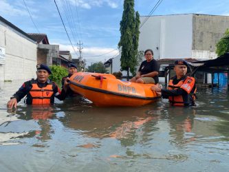 Bantu Warga Terdampak Banjir, Brimob Solo Kerahkan Tenda Darurat Hingga Dapur Umum - JURNAL POLISI