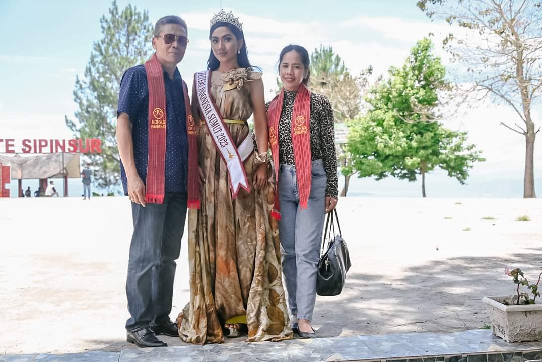 Hari Kedua di Humbahas Tabitha Christabela Napitupulu Nikmati Wisata ...