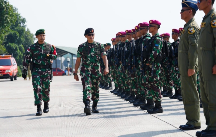 Bangun Persahabatan Dan Profesionalitas: Prajurit TNI Laksanakan ...