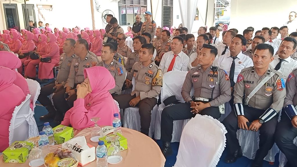 Suasana Haru Polres Agam, Warnai Tradisi Wilcome Parade Dan Kenal Pamit Kapolres Agam Yang Lama ...