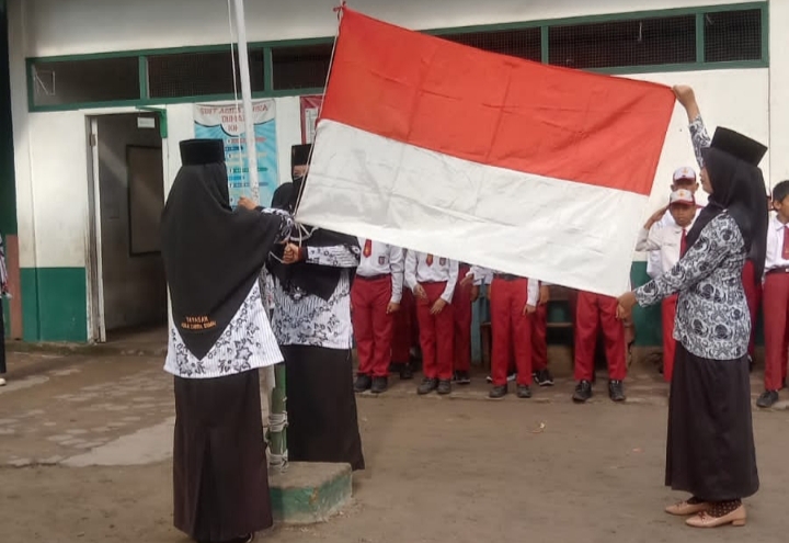 Semarak Memperingati hari guru nasional dan HUT PGRI KE 78 Yayasan Aqila Zahra Gelar Upacara ...