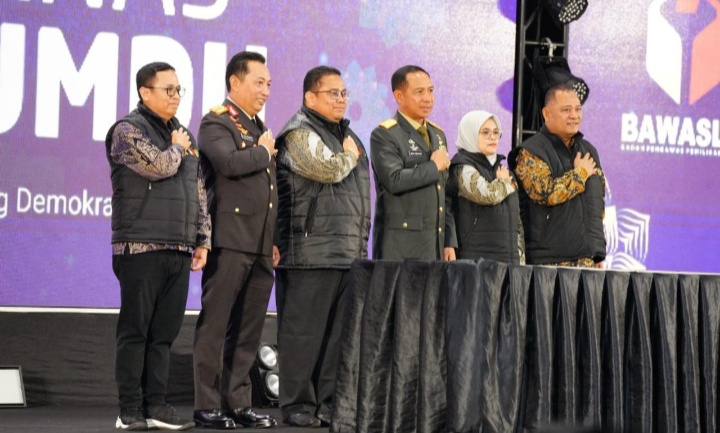 Komitmen Netralitas TNI Pada Pemilu 2024 Panglima TNI Hadiri Deklarasi Damai - JURNALPOLISI.ID