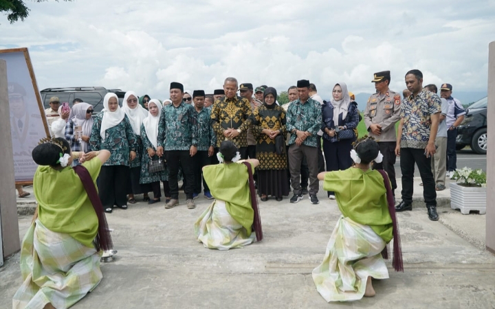 Resmikan 2 Ruas Jalan, Basmin Mattayang: Membangun Tuntas Berkelanjutan - JURNALPOLISI.ID