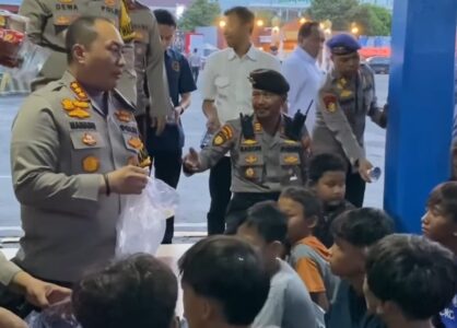 Polresta Banyuwangi Peduli; Kapolresta Bukber dan Edukasi Anak Logam di Pelabuhan ASDP Ketapang ...
