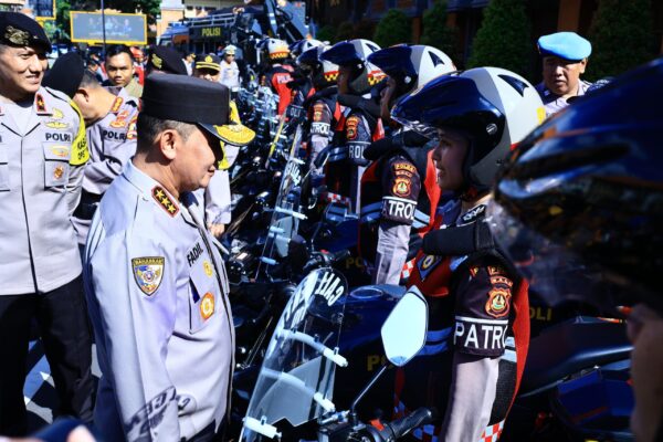 Jelang WWF ke-10 di Bali, Kabaharkam Polri Serahkan Bantuan Kendaran dan Almatsus - JURNALPOLISI.ID