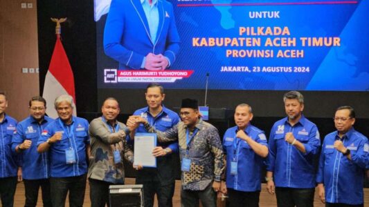Pasangan Haji Sulaiman Dan Abdul Hamid Terima SK Dari Partai Demokrat - JURNALPOLISI.ID