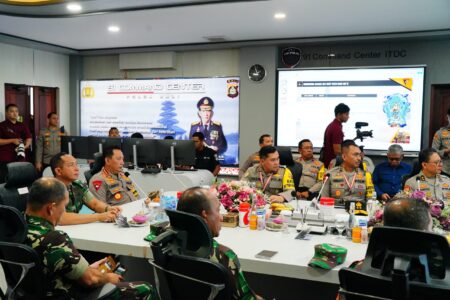 Kapolri Bersama Panglima TNI Meninjau Posko 91 Command Center Nusa Dua Ops Puri Agung II-2024 ...