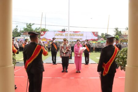 Tradisi Pedang Pora Sambut AKBP Eka Baasith sebagai Kapolres Kebumen - JURNALPOLISI.ID