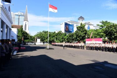 Kapolrestabes Bandung Pimpin Upacara Kenaikan Pangkat Personel Polri TMT 1 Juli 2025 ...